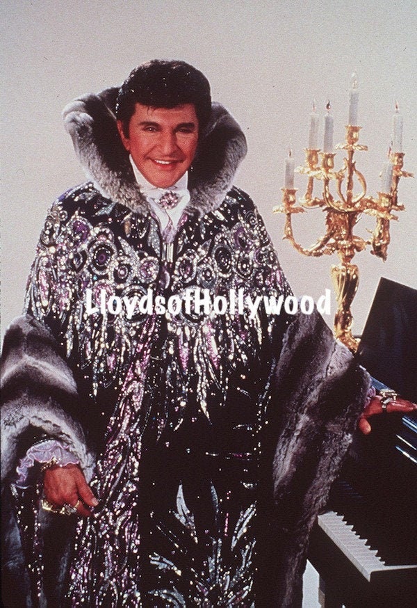 Liberace Las Vegas Palm Springs Glamour Legend Sparkle Cape Huge Collar ...