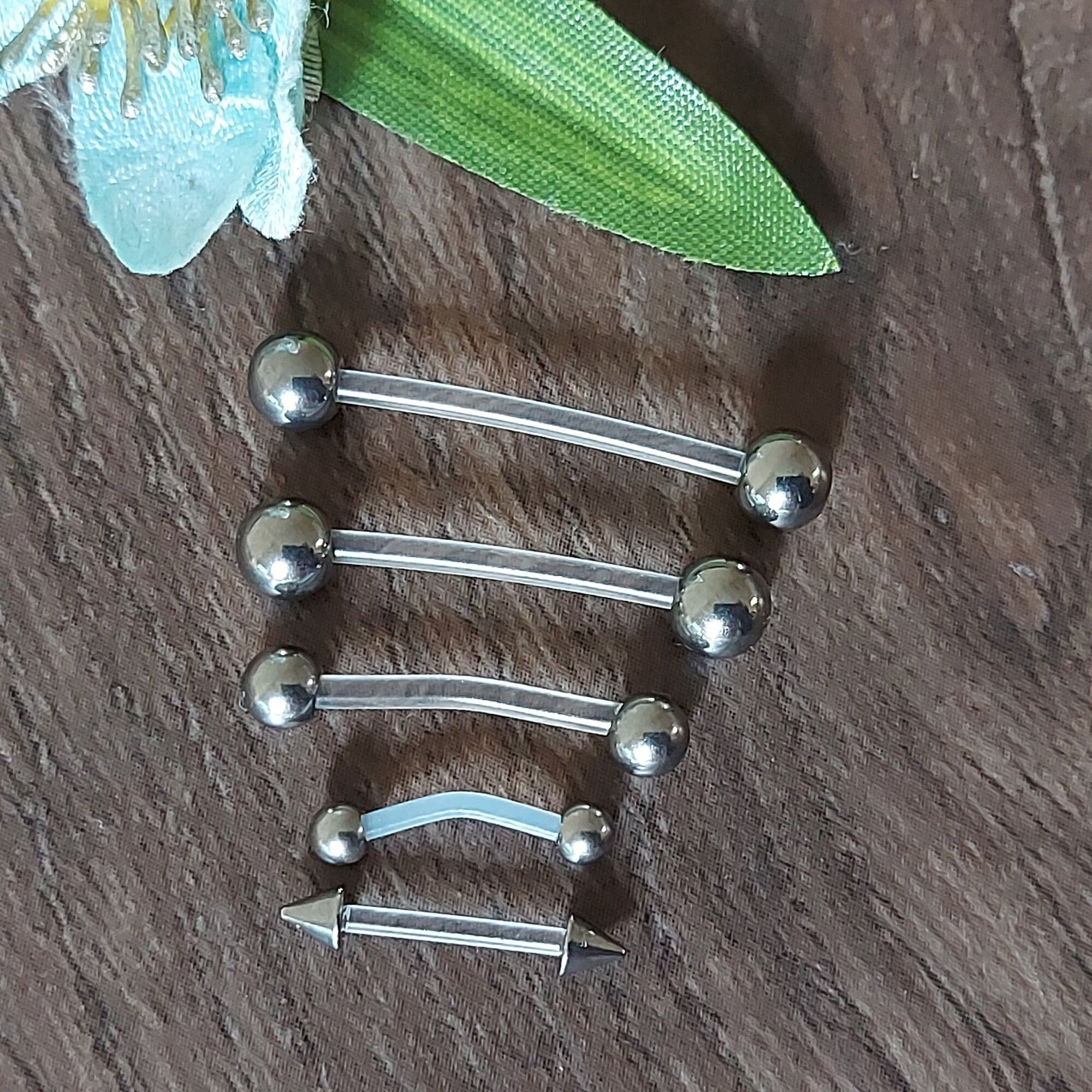 Vertical Labret Retainer