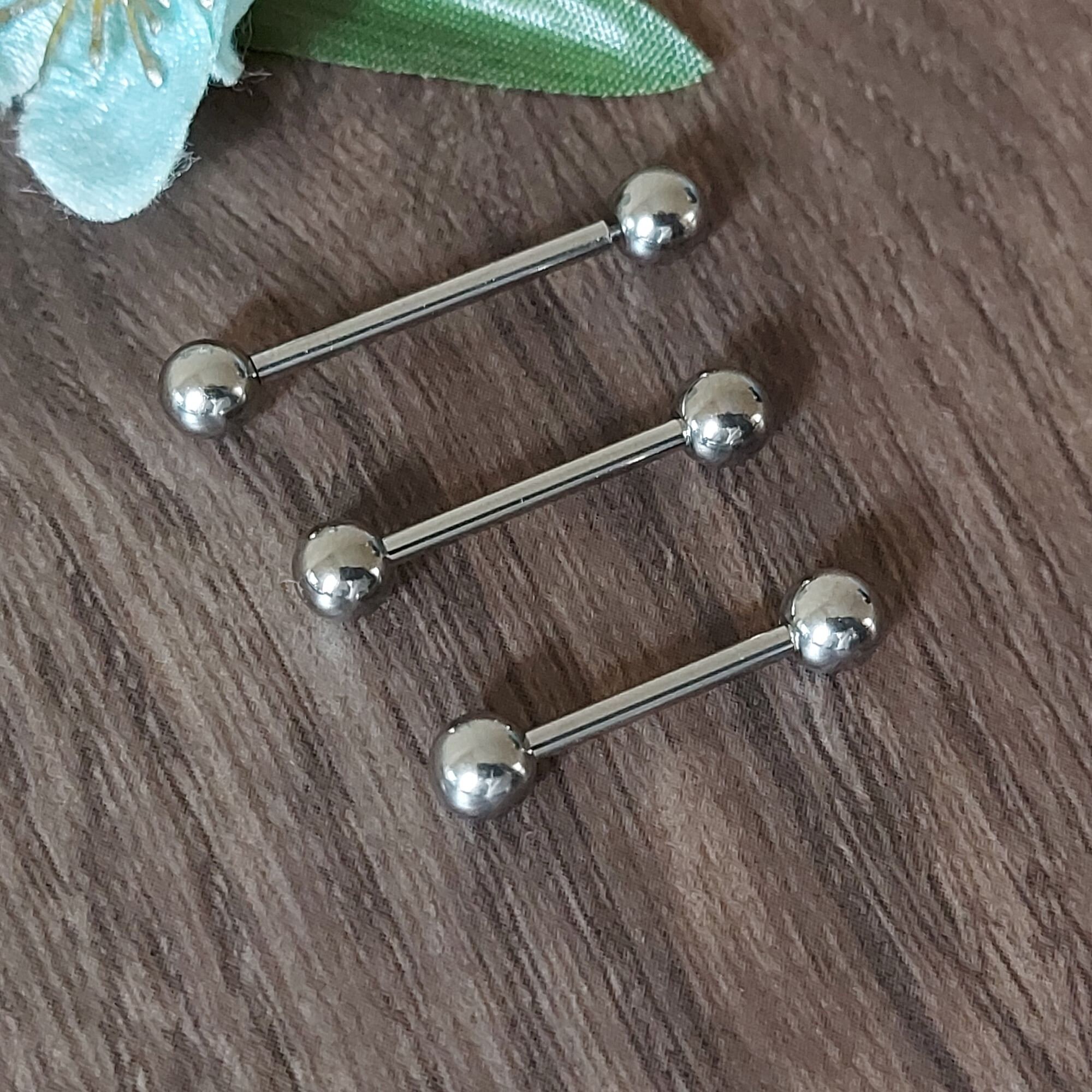 Titanium Threadless Nipple Barbell With Forward Facing Gems | atelier-yuwa.ciao.jp
