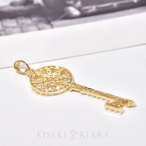 14k Solid Gold Unique Round Key Pendant, Oversized Vintage Key Necklace ...