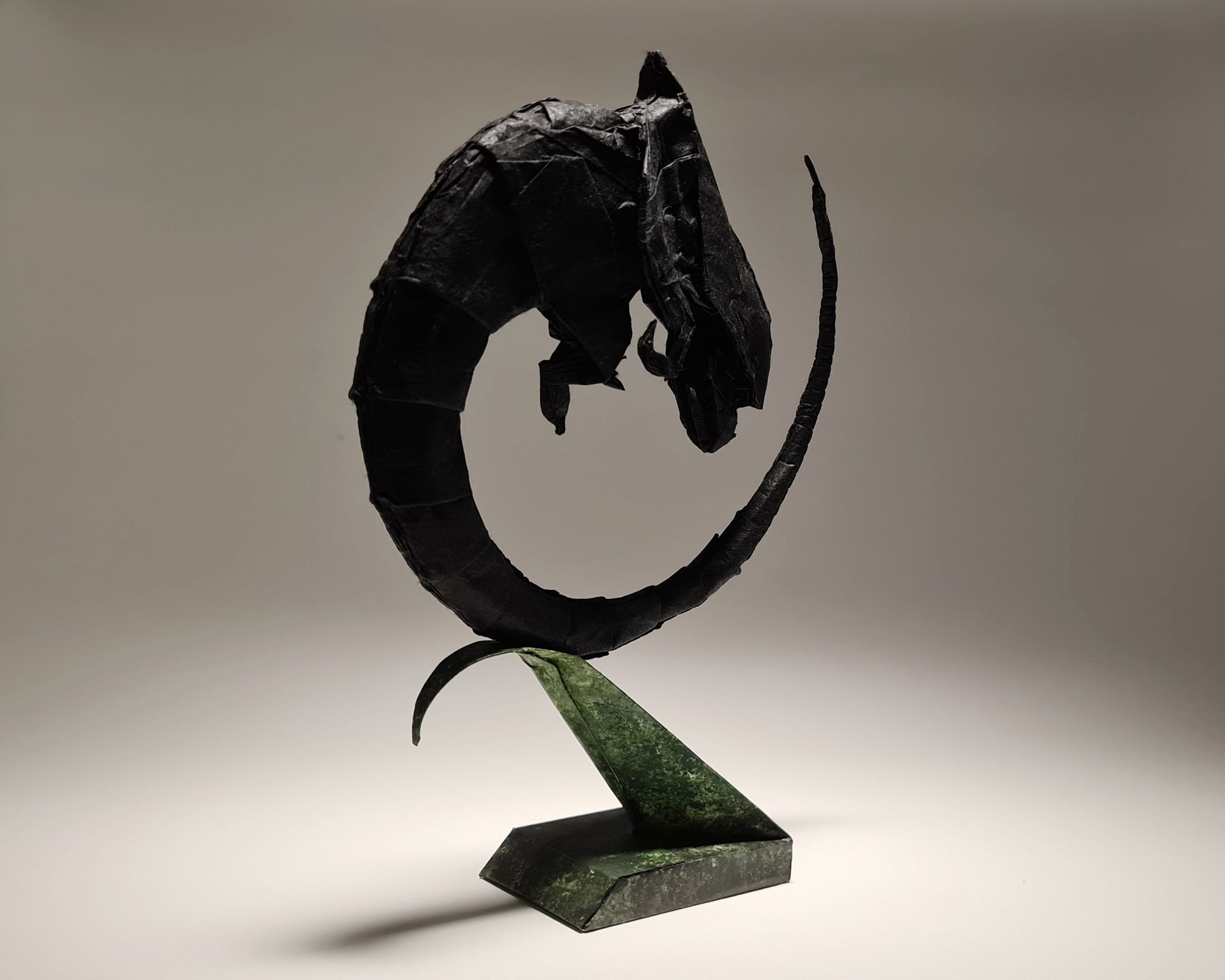 Origami Alien 3 Xenomorph Queen Chest Burster Model in Deluxe Hand ...