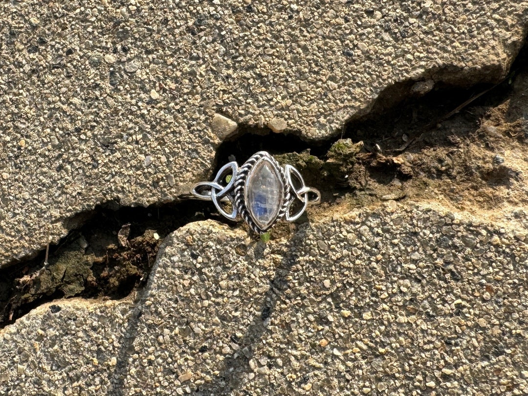 Triquetra Moonstone Ring . Celtic . 925 Silver . Clear Stone . Trinity ...