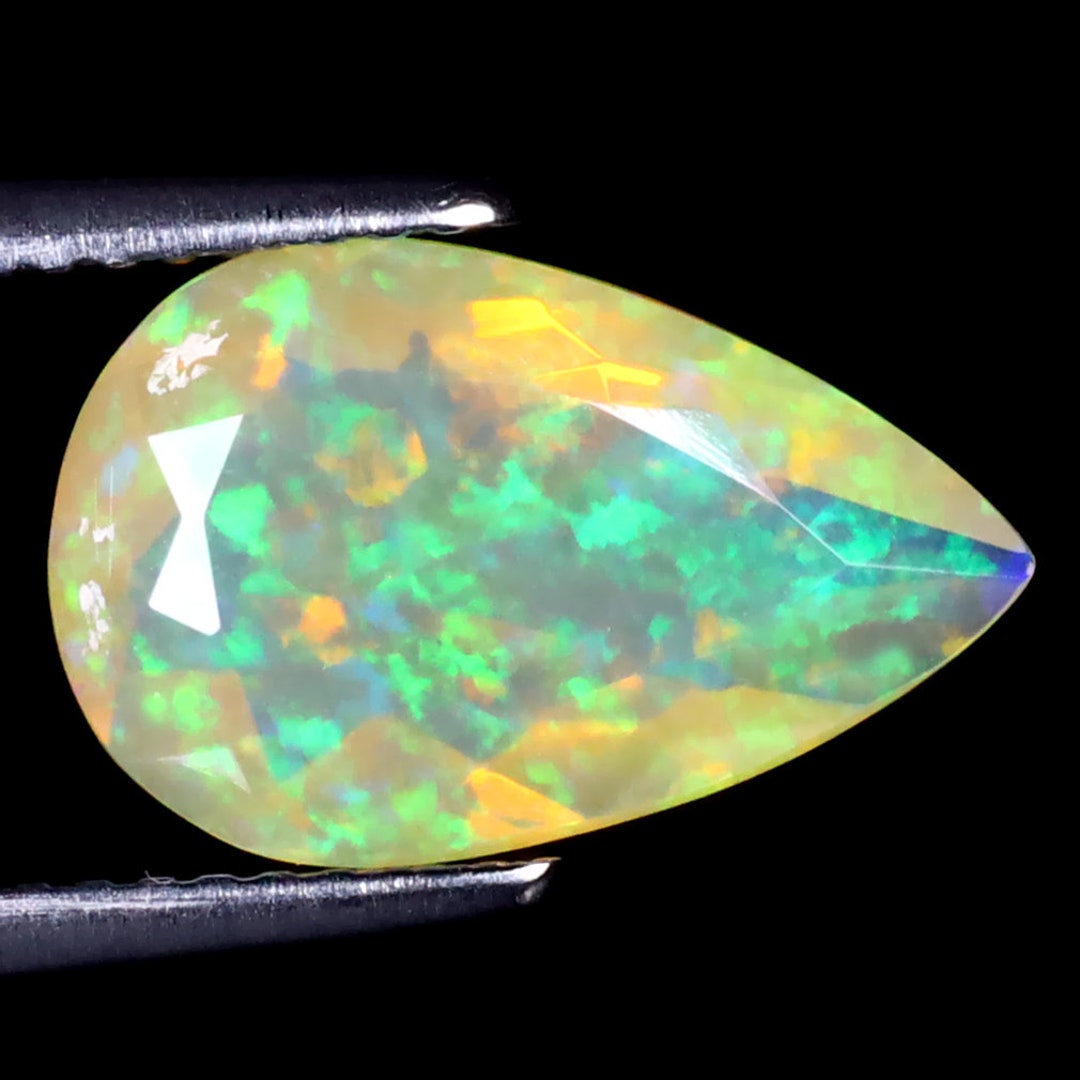 2,63 ct Romantischer Pear Cut (14 x 9 mm) Unbehandelter und ungewärmter ...
