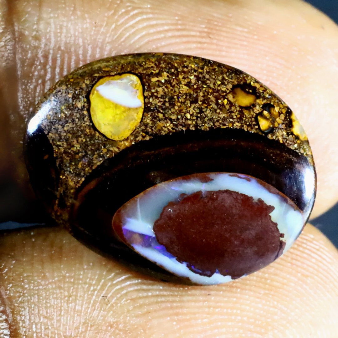 8,31 ct Gut aussehende Fancy Form (18 x 14 mm) mehrfarbiger australischer Koroit Boulder Opal ...