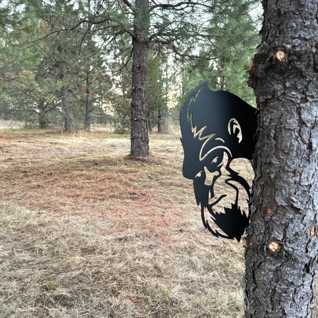 Peek-a-boo Bigfoot Metal Sign - Sasquatch Tree or Post Mountable Decor ...