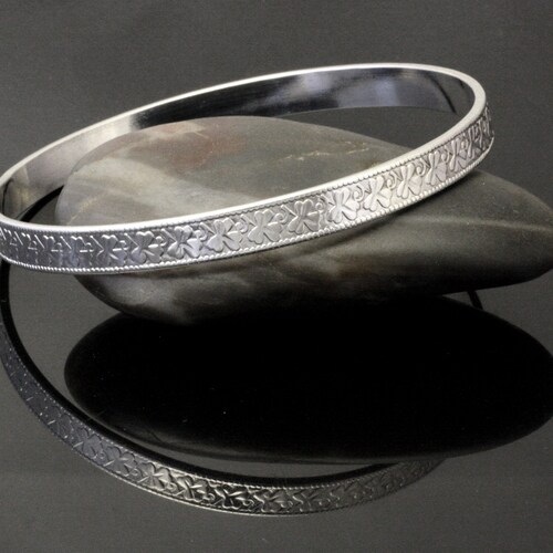 Shamrock Celtic Knot Bangle Bracelet 7002 Irish Bangle - Etsy