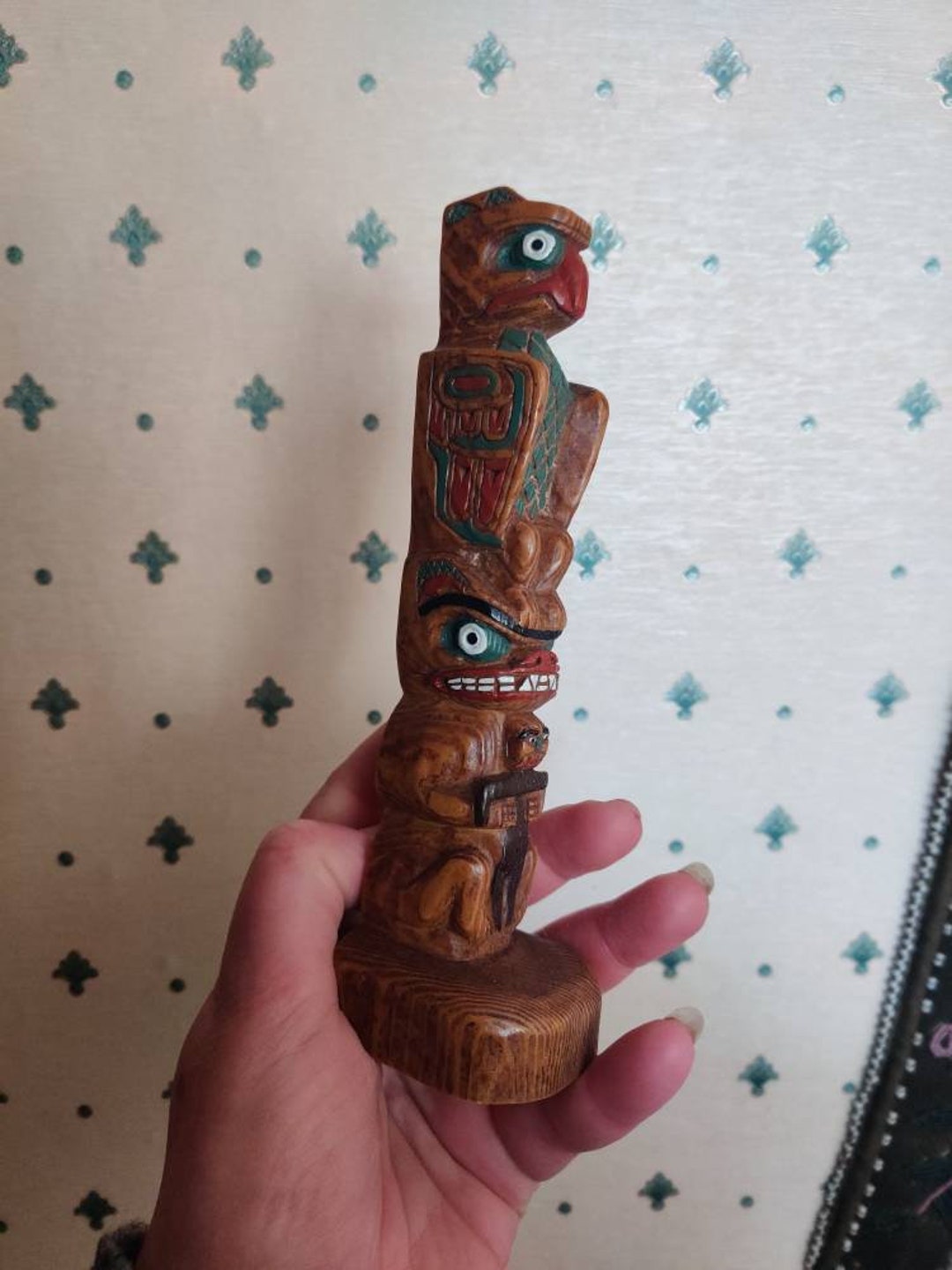 Perlite Resin Souvenir Totem Poles, Canadian Souvenir, Cast Resin ...