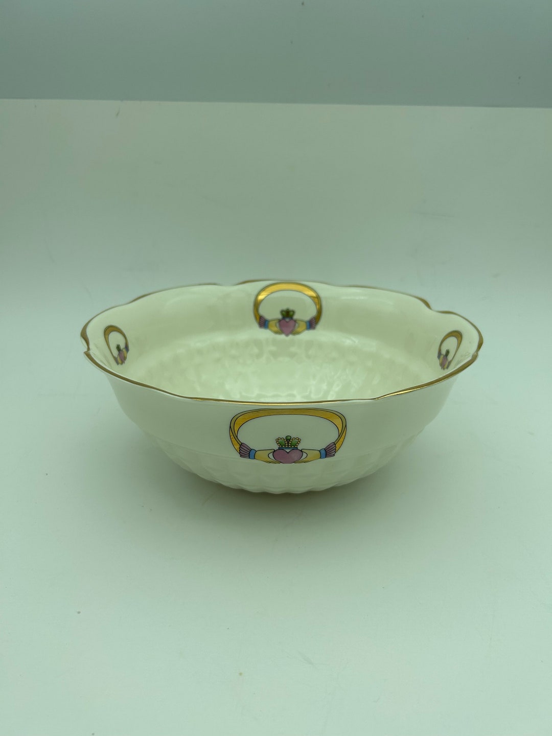 Donegal Parian China Celtic Irish Claddagh Ring Pattern Hands Holding ...