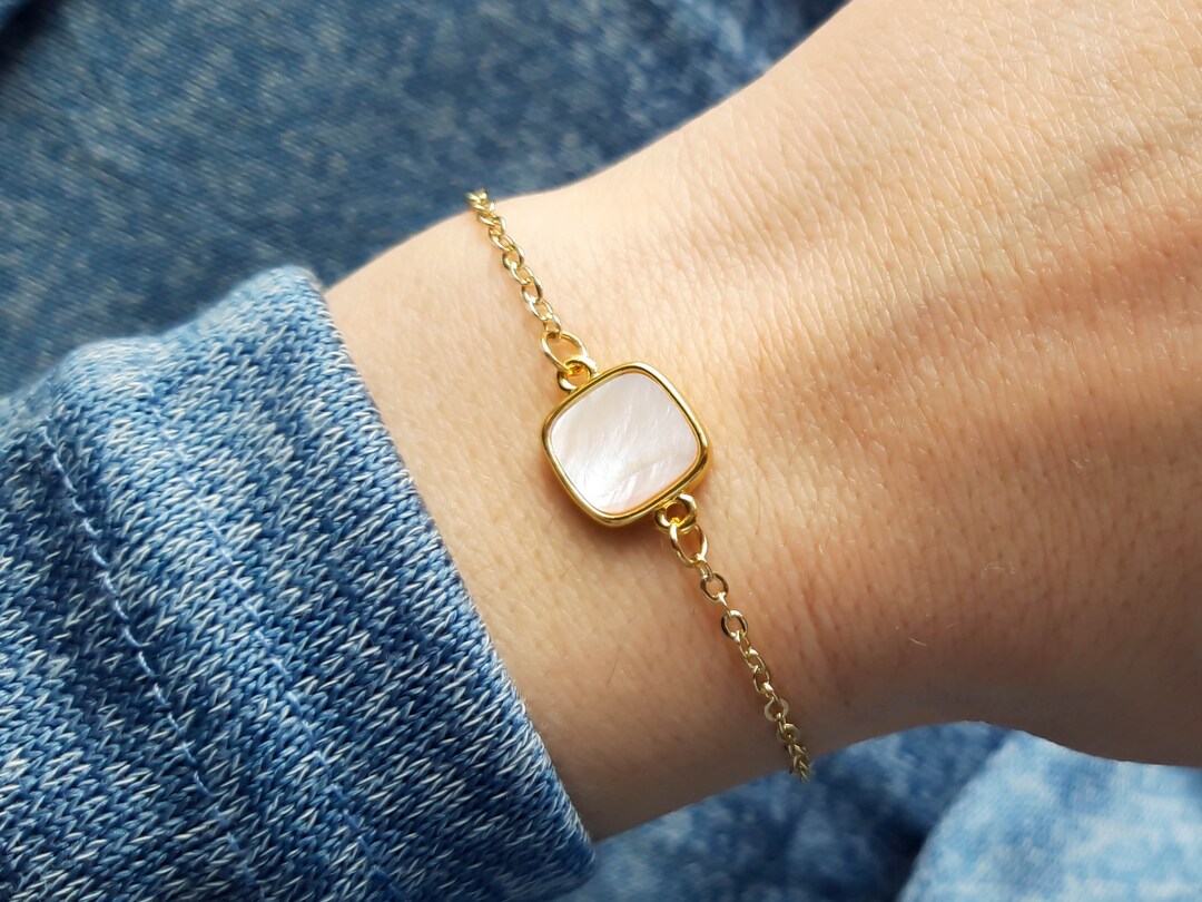 Dainty Pink Shell Bracelet. Minimalist Bracelet. Dainty Shell Bracelet ...