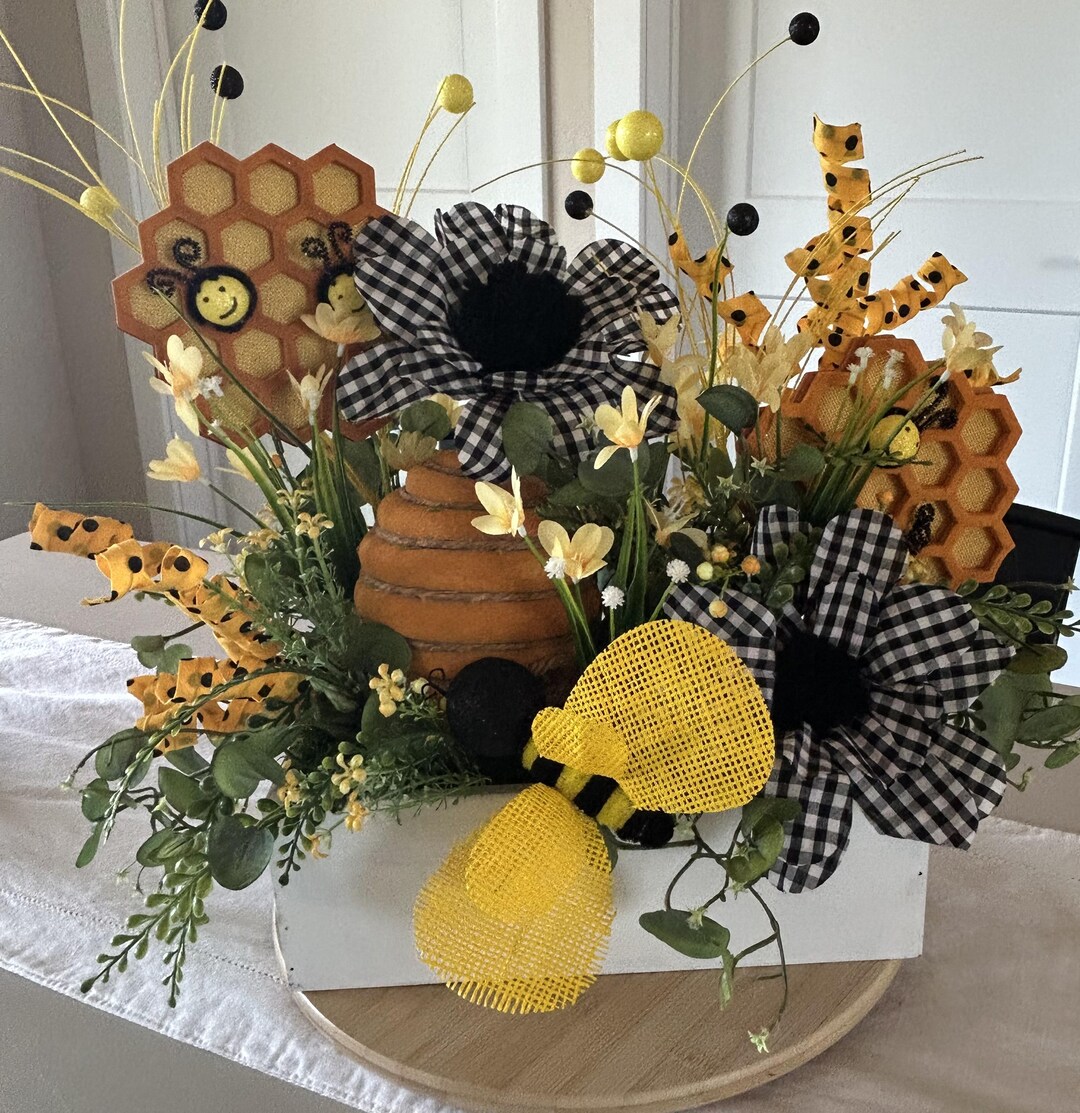 Farmhouse Bumble Bee Centerpiece, Bumble Bee Table Arrangement, Summer ...