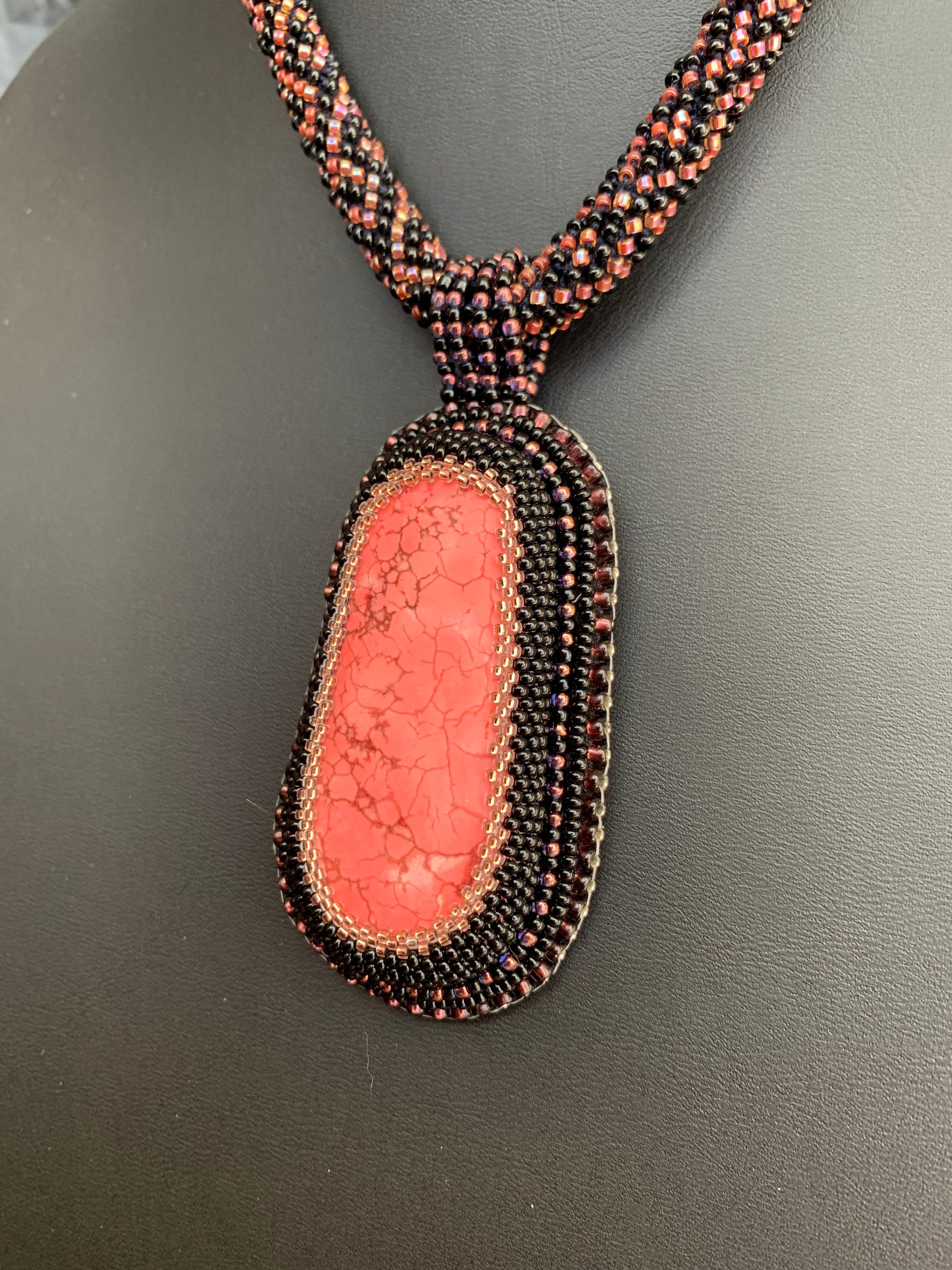 Pink magnesite necklace. Magnesite pendant bead embroidery - Etsy.de