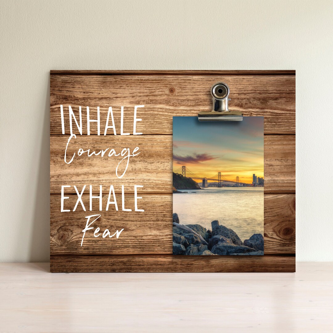 Marco Inhale Courage Exhale Fear Inspirational, Marco de fotos, Regalo ...