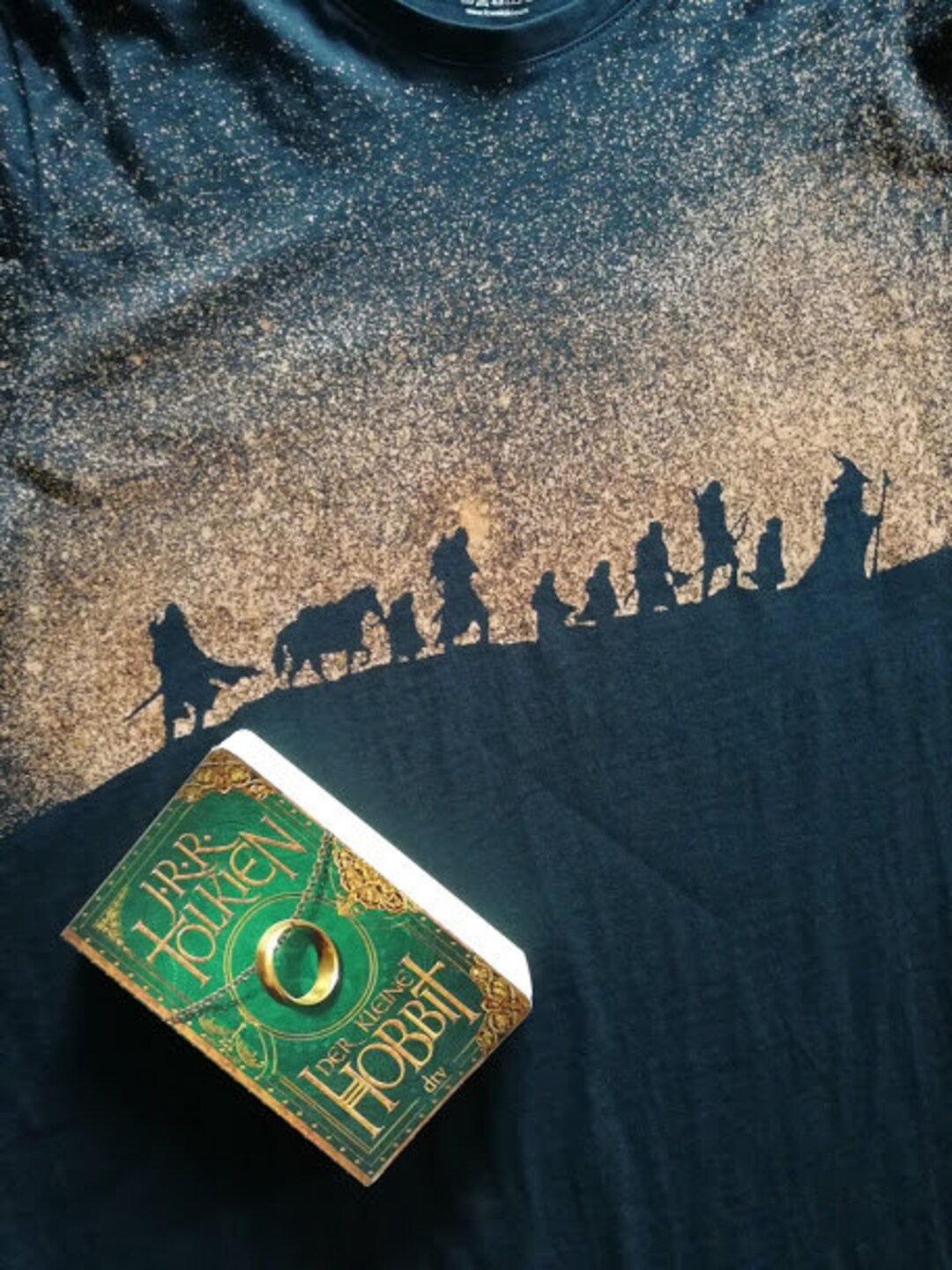 The Lord of the Rings Silhouette Bleached T-shirt Fellowship of the ...