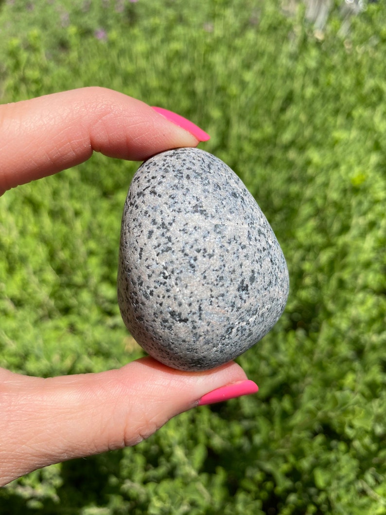 UV Reactive Yooperlite Stone 85g - Etsy