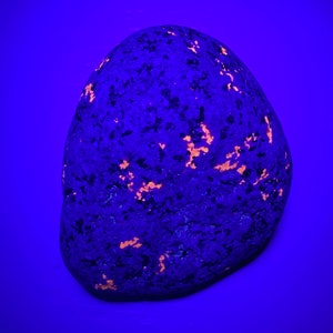 UV Reactive Yooperlite Stone 166g - Etsy