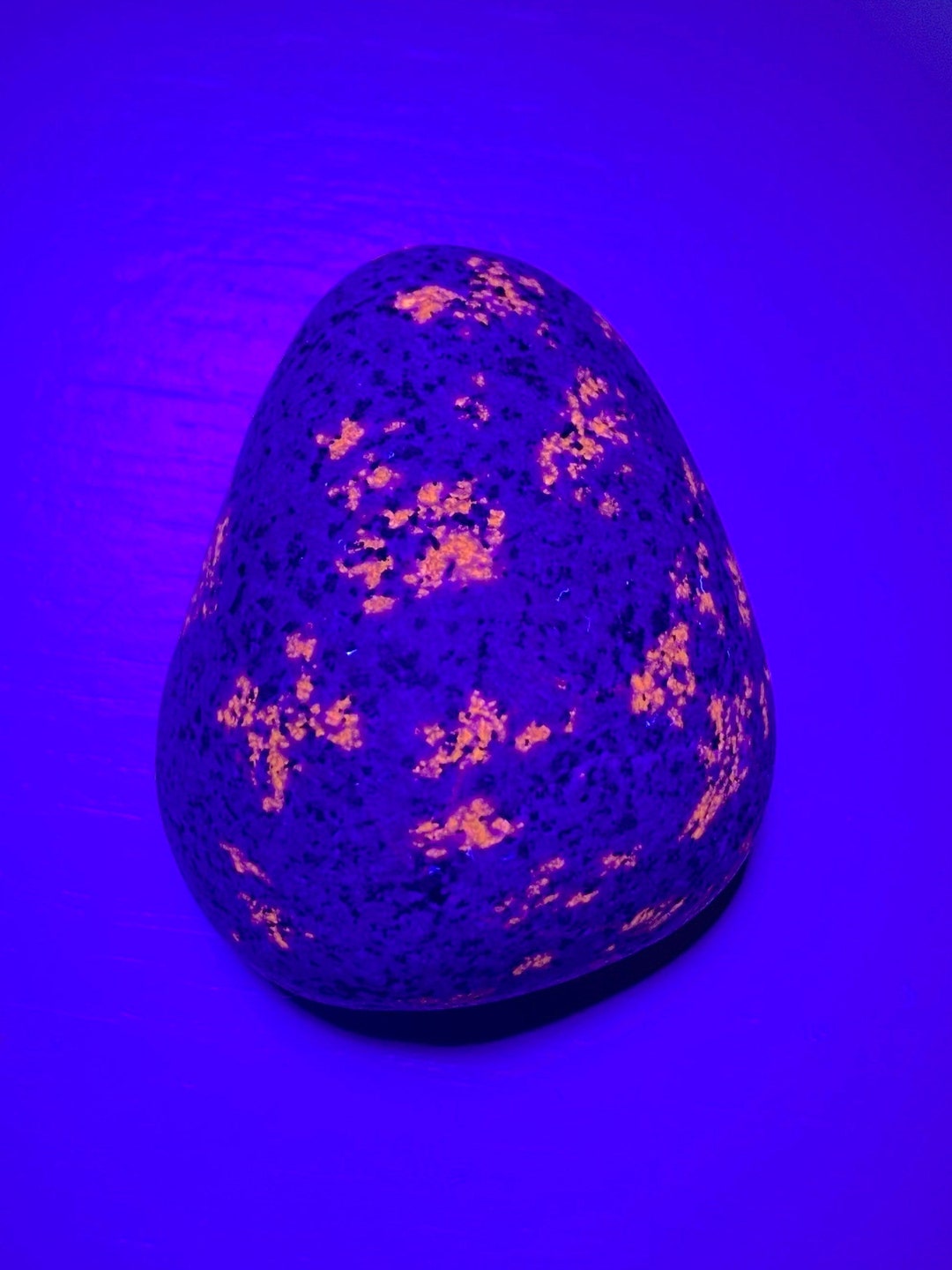 UV Reactive Yooperlite Stone 85g - Etsy
