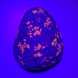 UV Reactive Yooperlite Stone 85g - Etsy