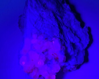 Home & Living 2.7lb UV Reactive Flower Agate Freeform Home Décor Rocks ...