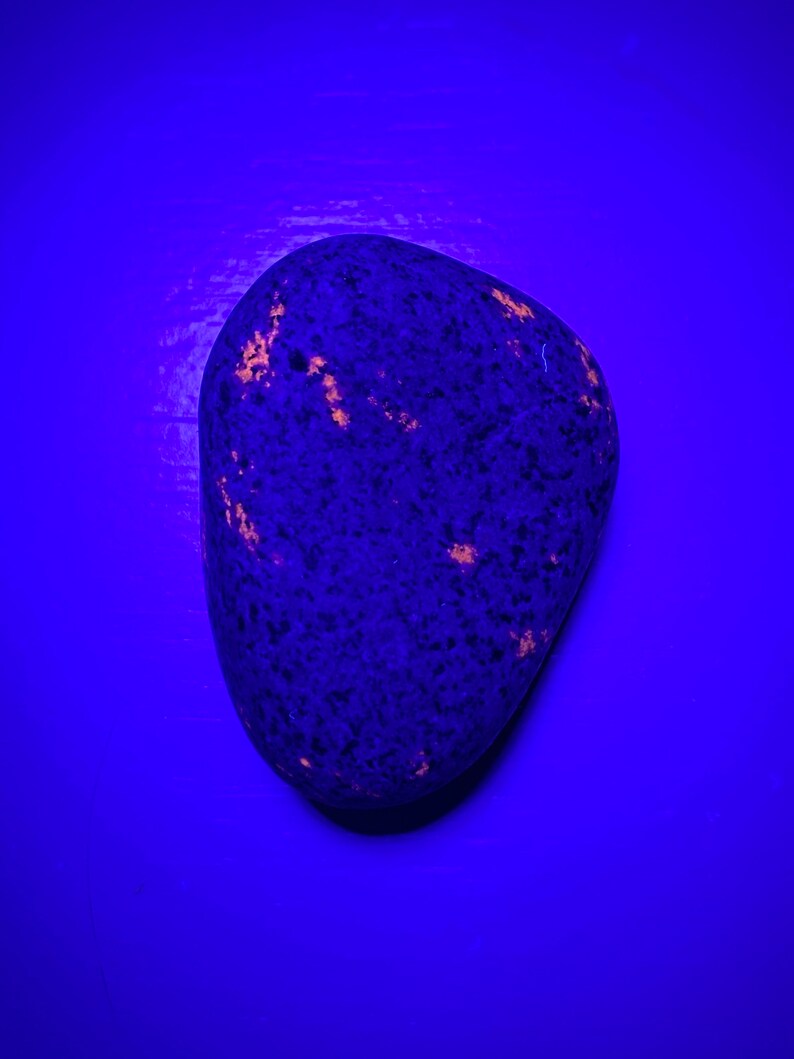 UV Reactive Yooperlite Stone 85g - Etsy