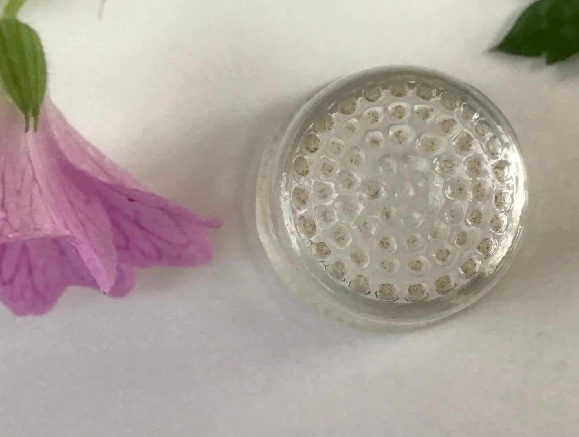 Vintage pressed Glass Thimble con una T etched para Thimble o | Etsy