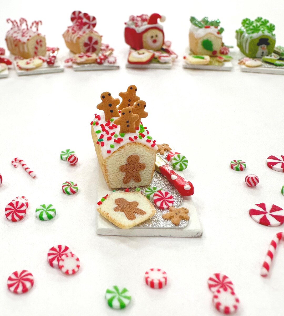 Christmas A surprise Inside Vanilla Christmas Cake & Cake Board With ...