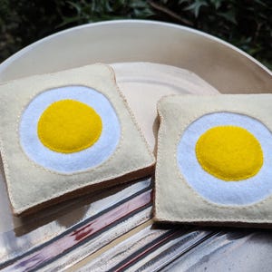 Handmade Felt Food Egg in a Toast, Egg in the Basket, Toad in a Hole ...