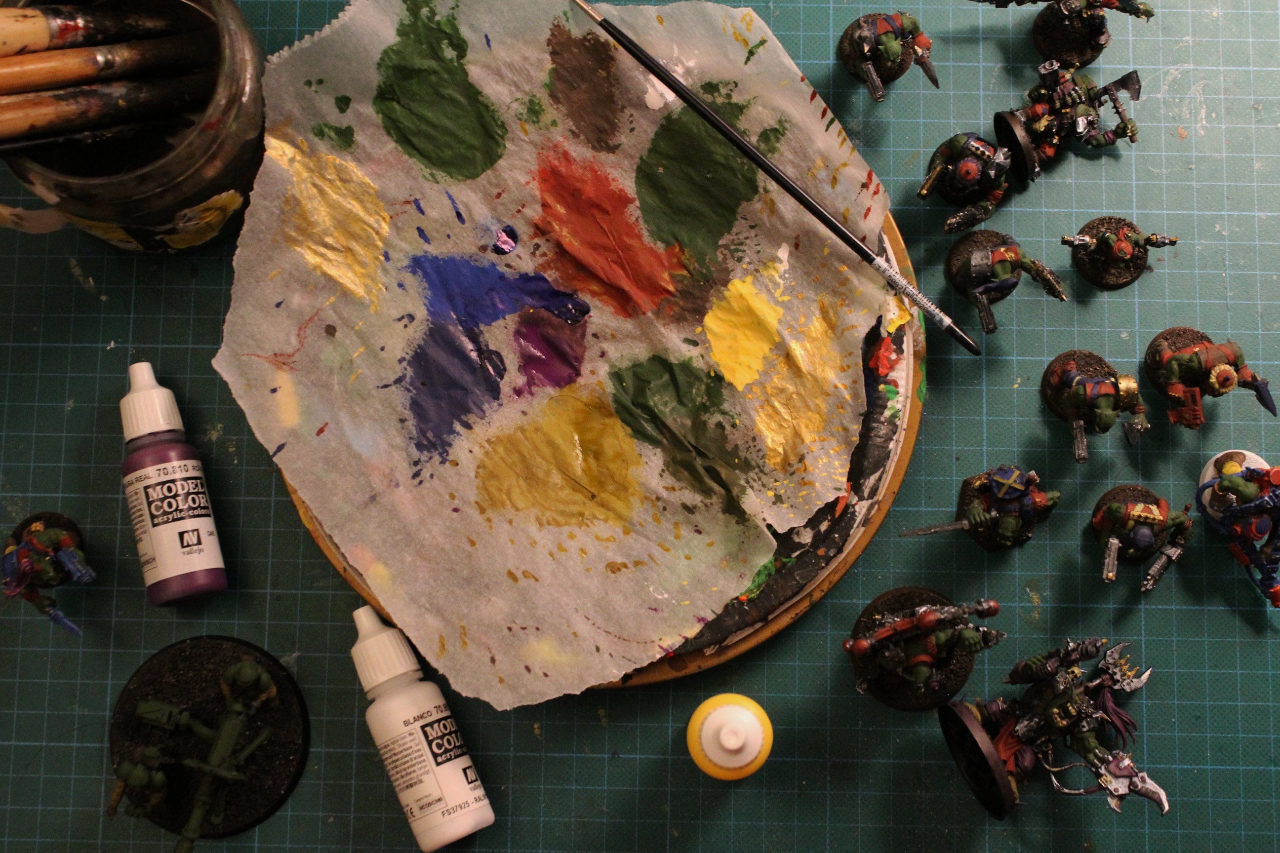 Miniature of an Ork With Spiked Helmet for Warhammer 40000 - Etsy