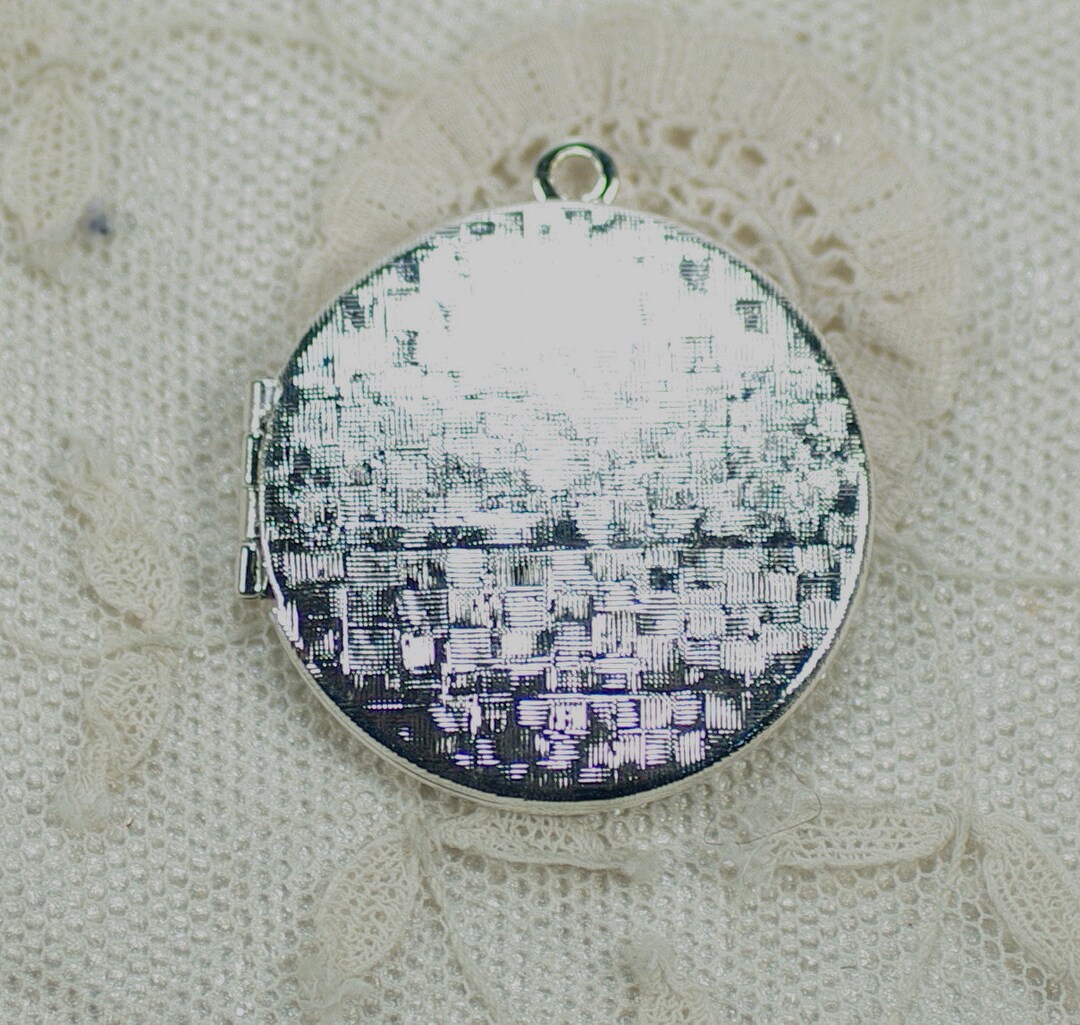 30mm Silver Brass Round Locket Pendant, Two Picture Locket Assemblage ...