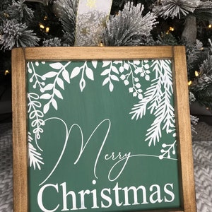 Farmhouse Merry Christmas Sign: Green & White Foliage, Rustic Decor - Etsy
