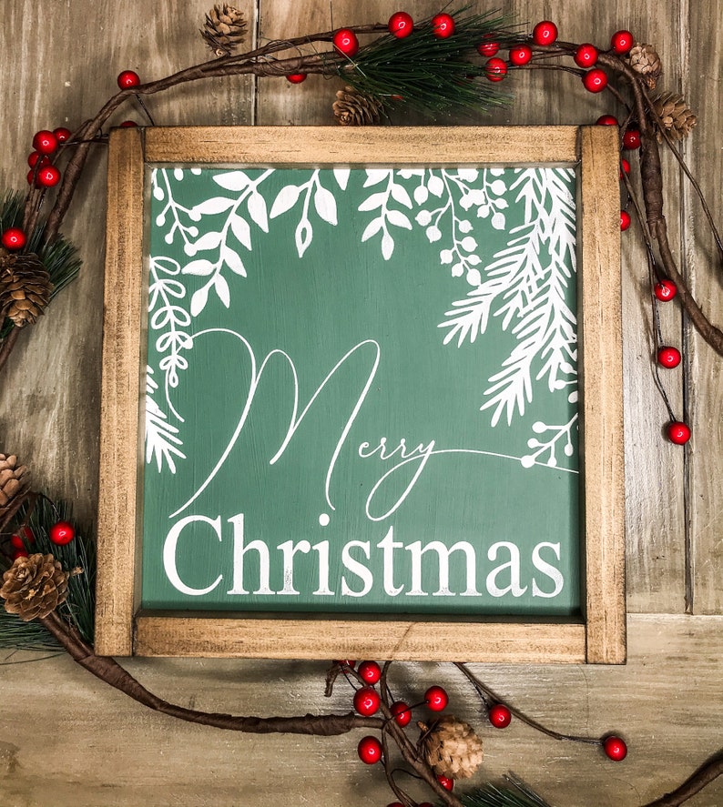 Farmhouse Merry Christmas Sign: Green & White Foliage, Rustic Decor - Etsy
