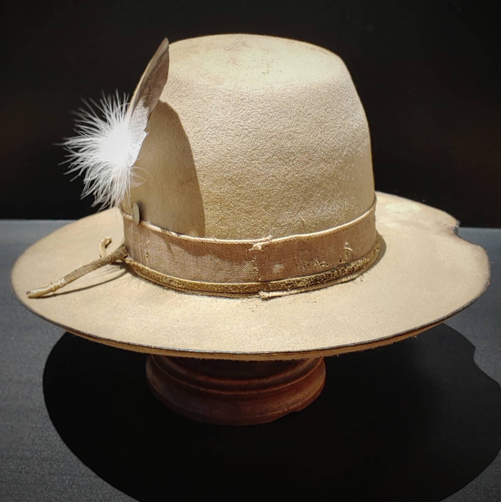 Cowboy hat size 7 1/8. The Stage Robber from Ugly Outlaw.