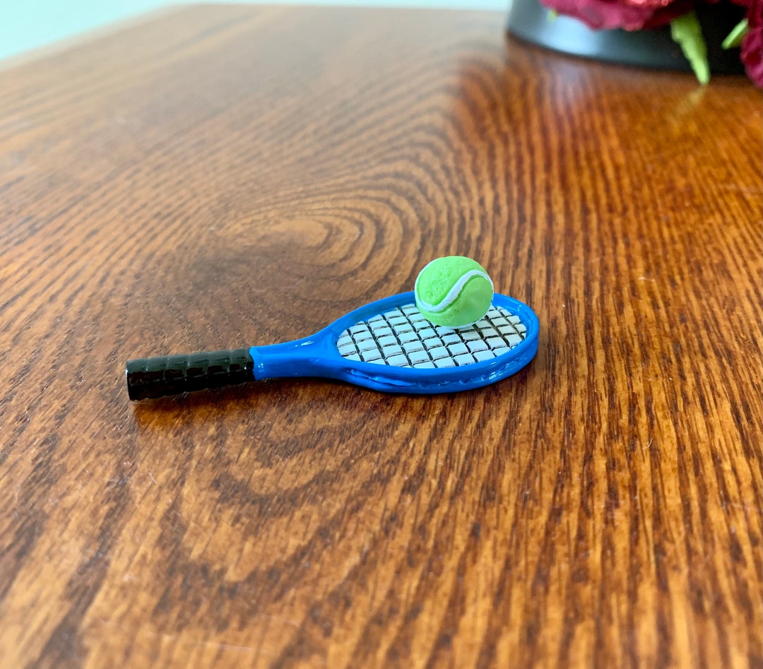 1:12 Dollhouse Miniature Tennis Racket and Ball Set Dollhouse ...