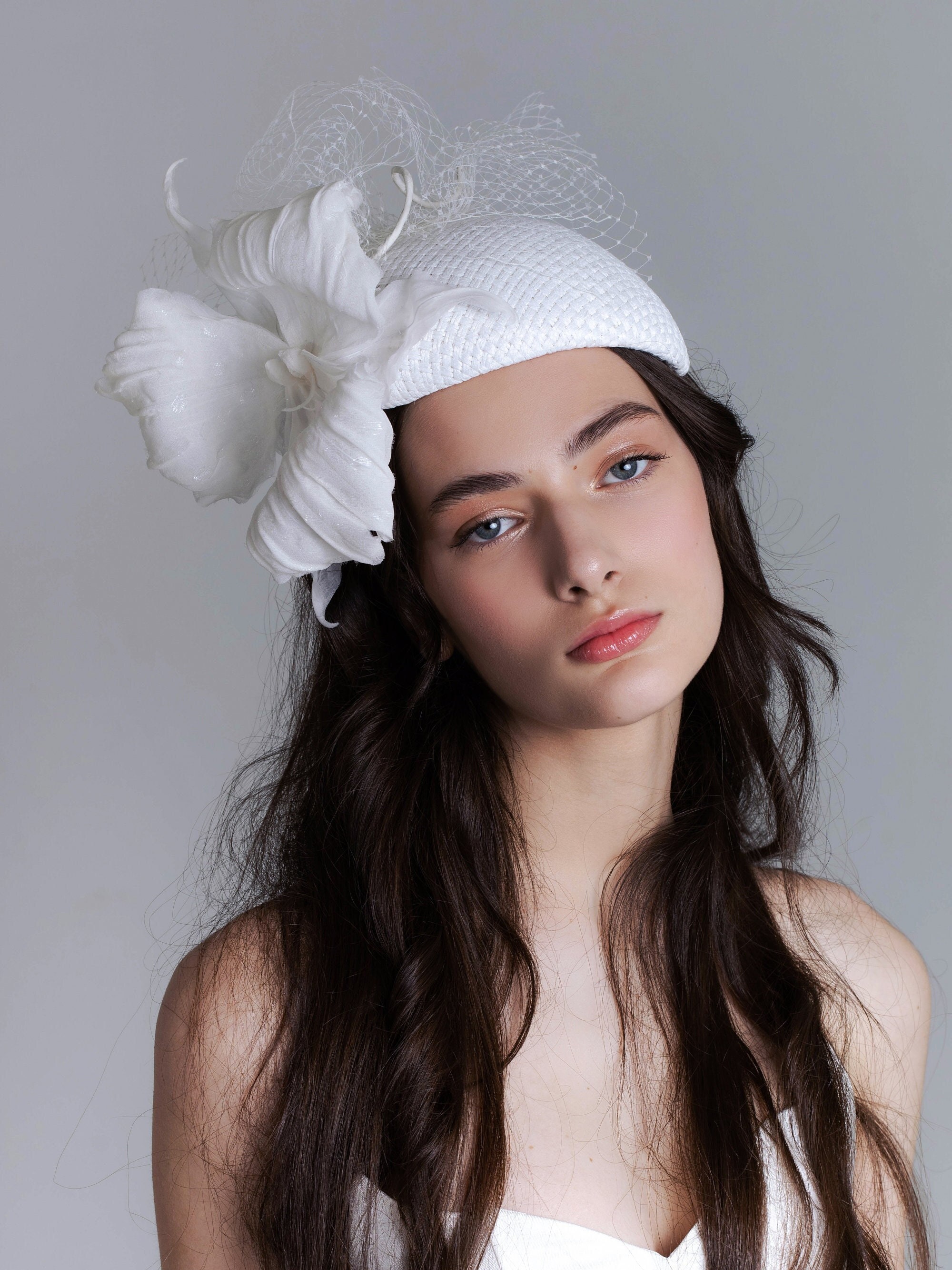 Elegant Woman Derby Fascinator Ivory Hat . Wedding Hats for Guests ...