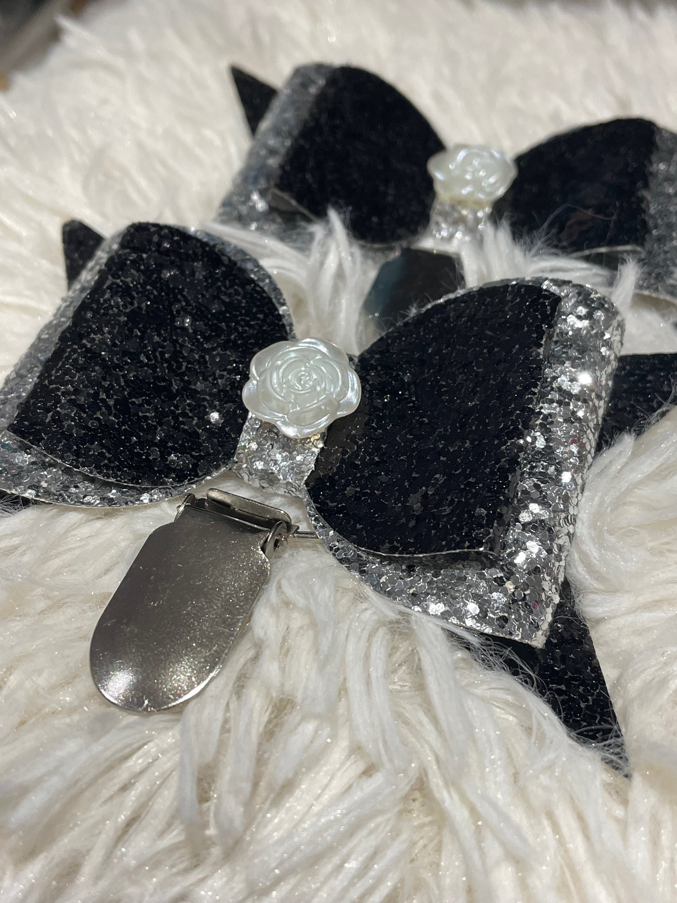 Dog Show Ring Clip Exhibitor Number Holder, Sparkly Bow Design With Pin ...