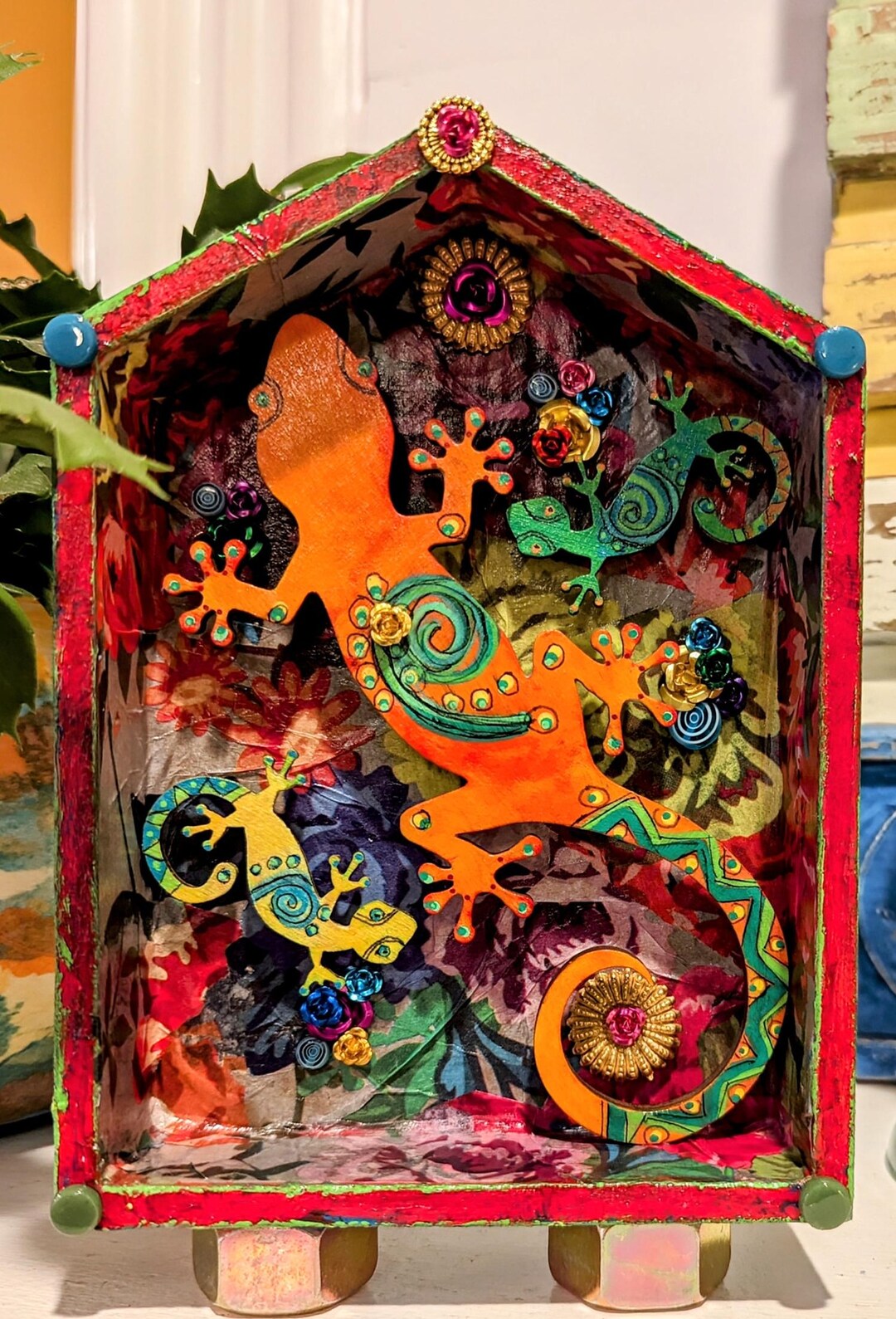 Bright, Colorful, Dancing GECKOS Assemblage (7.5x5x1") - Etsy