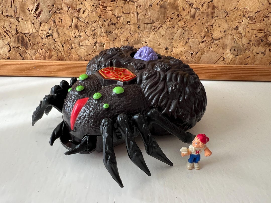 Mighty Max trapped by Arachnoid Compact 1992 Bluebird Toys Vintage Toy ...