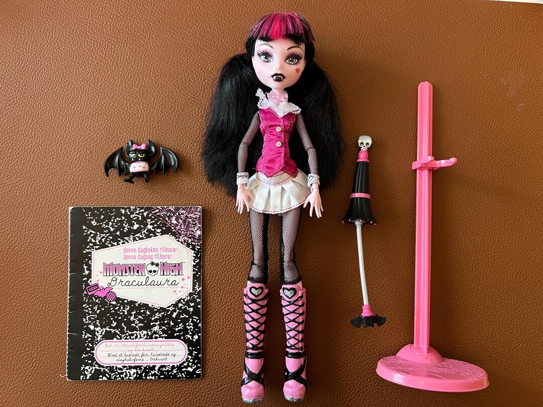 Monster High Doll | Draculaura ‘first Wave’ | White Elastic Hip | Adult ...