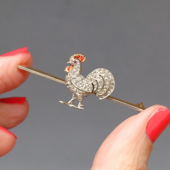 Antique Edwardian era figural bar pin brooch with coc… - Gem