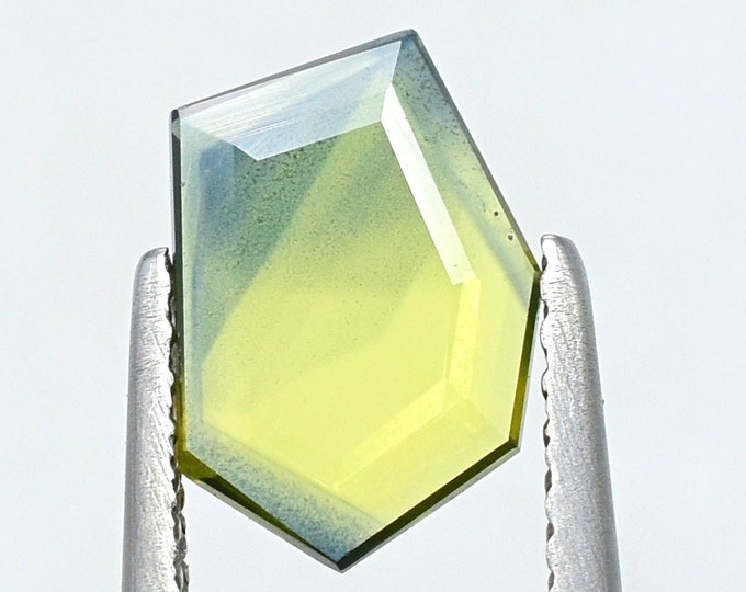 Tri-color Parti Sapphire Top Quality 6.2X9.4 MM Exquisite Sparkling ...