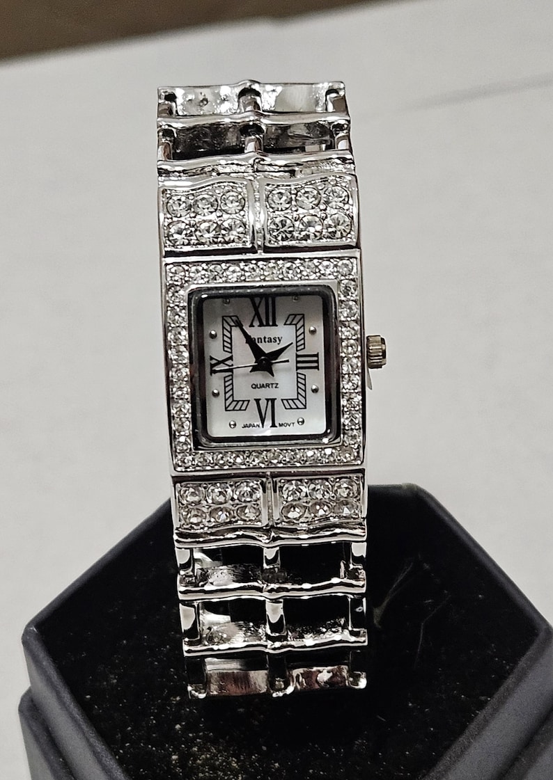 Beautiful Design Luxury Woman Lady Watch Silver Colour With Crystal ...