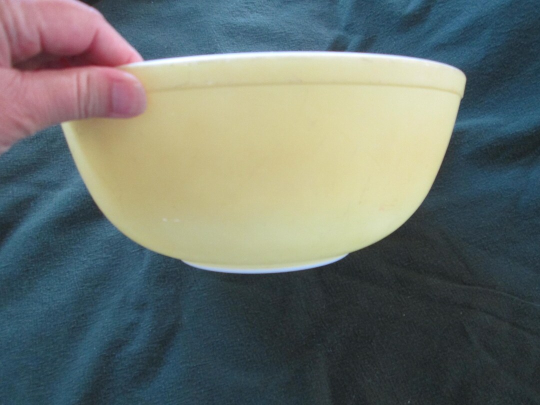 Vintage Yellow Pyrex Kitchen Mixing Bowl From the 1950's; 10 1/2" in ...