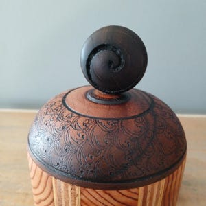 Circular Wood Box With Lid and Wood Burning Details - Etsy