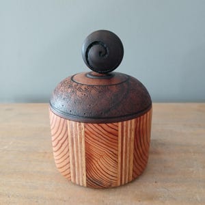 Circular Wood Box With Lid and Wood Burning Details - Etsy
