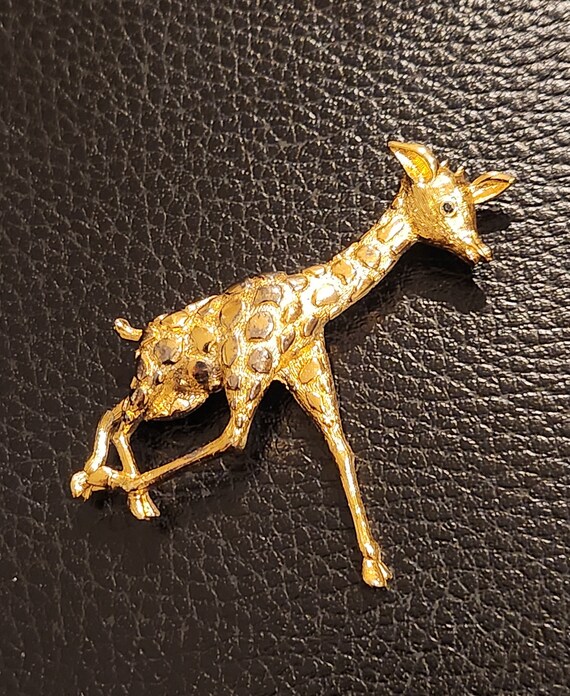 Vintage monet giraffe brooch - Gem