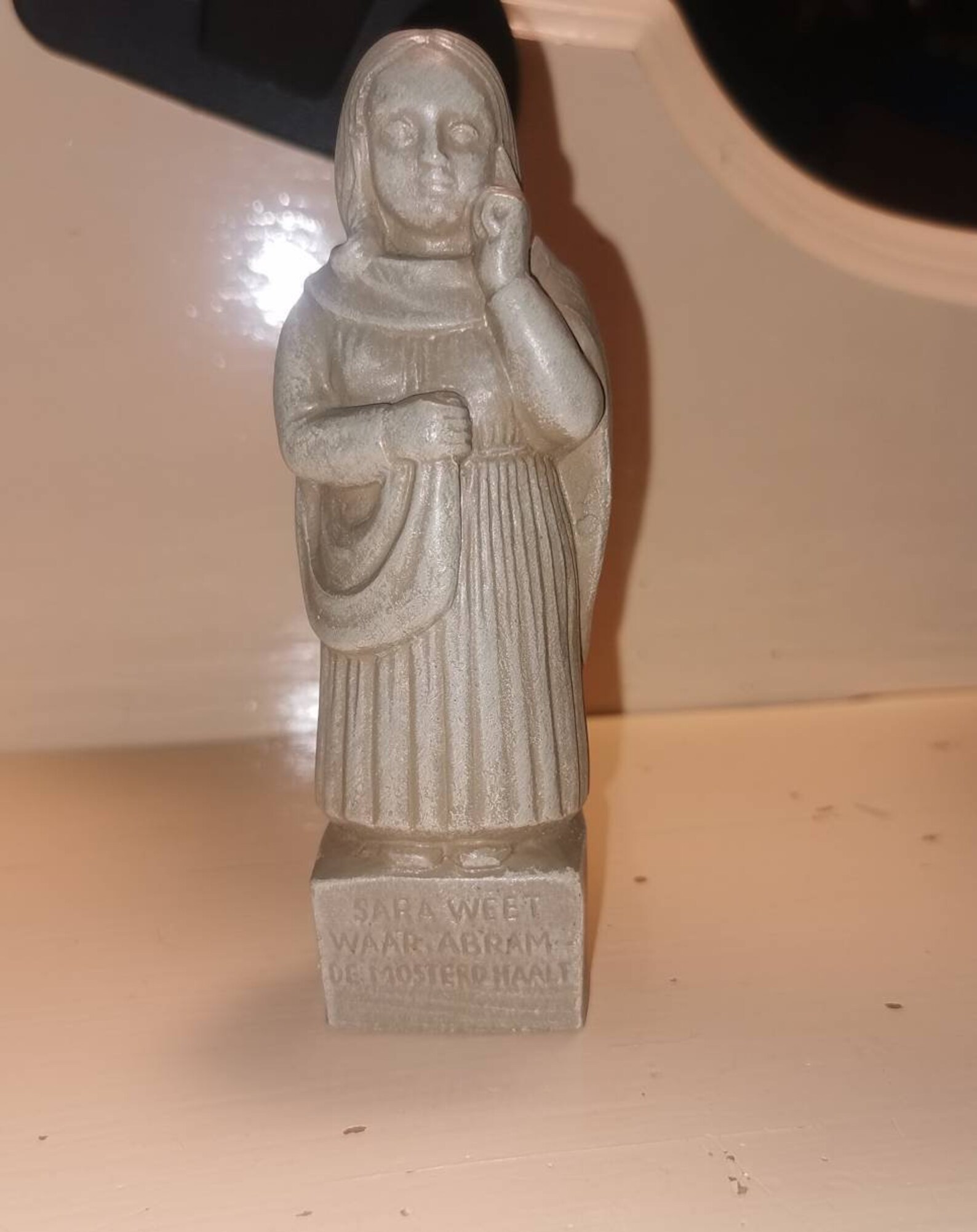 Sara Weet Waar Abraham De Mosterd Haalt, Figurine, Sara Knows Where ...