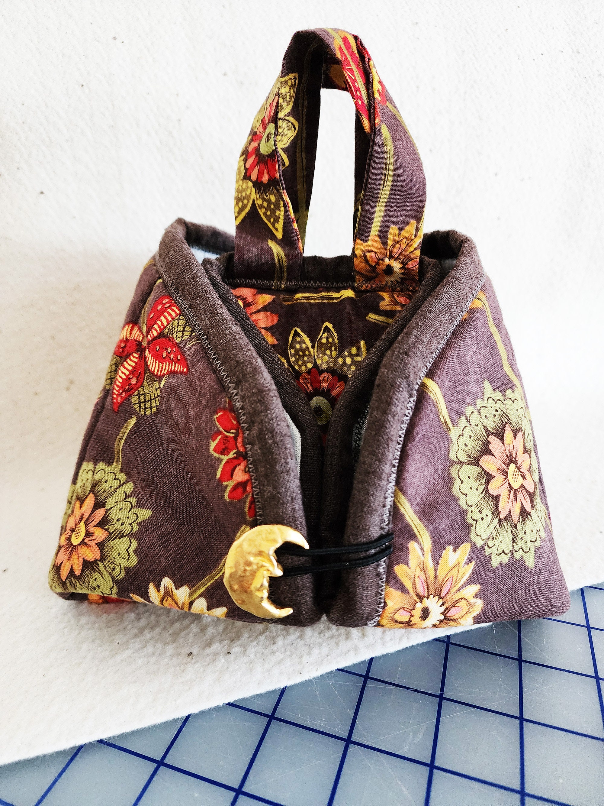 English Garden - Mini Iron Totebag Opens to Reveal Ironing Surface ...