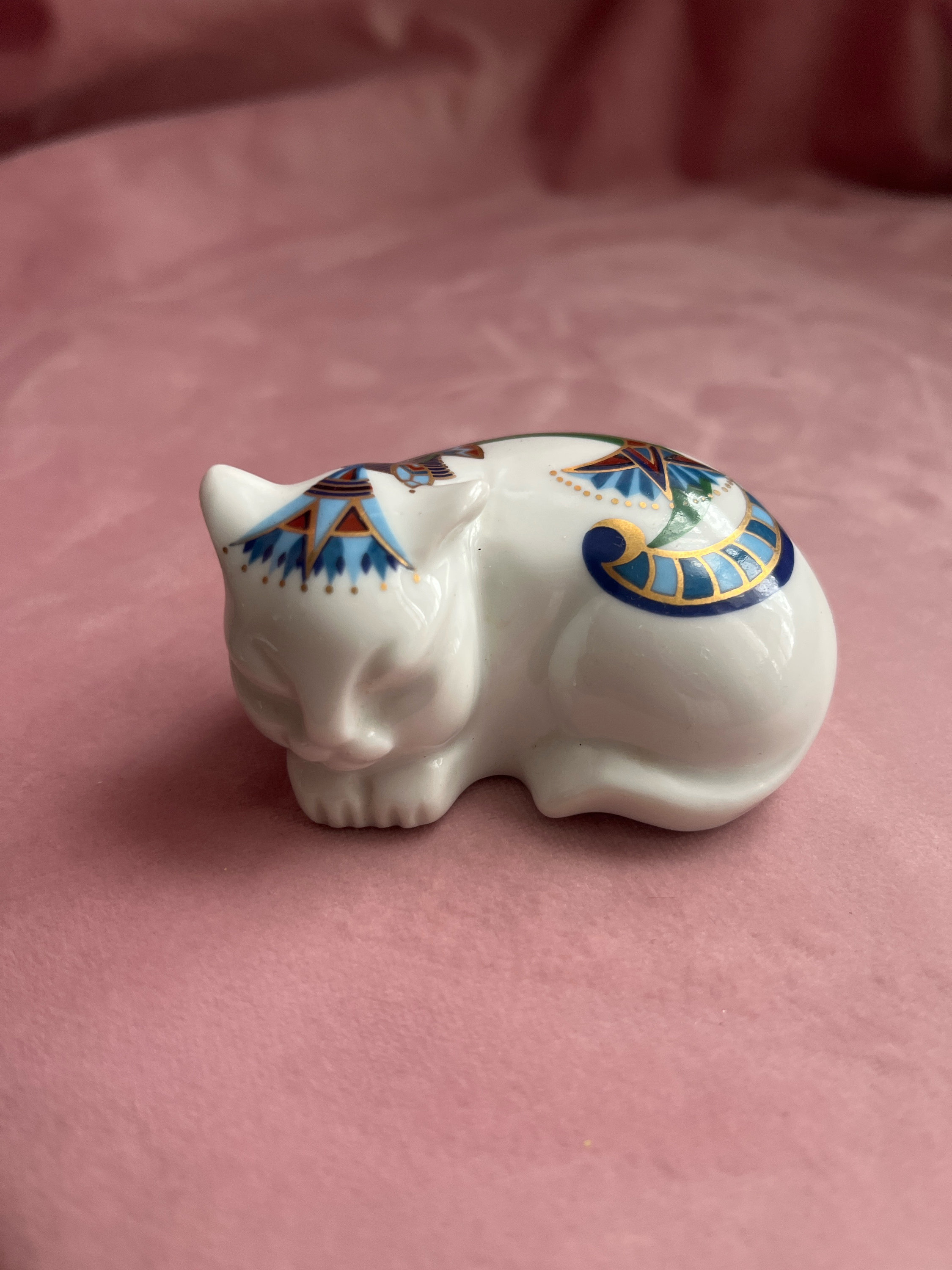 Vintage Sleeping Cat Figurine. - Etsy