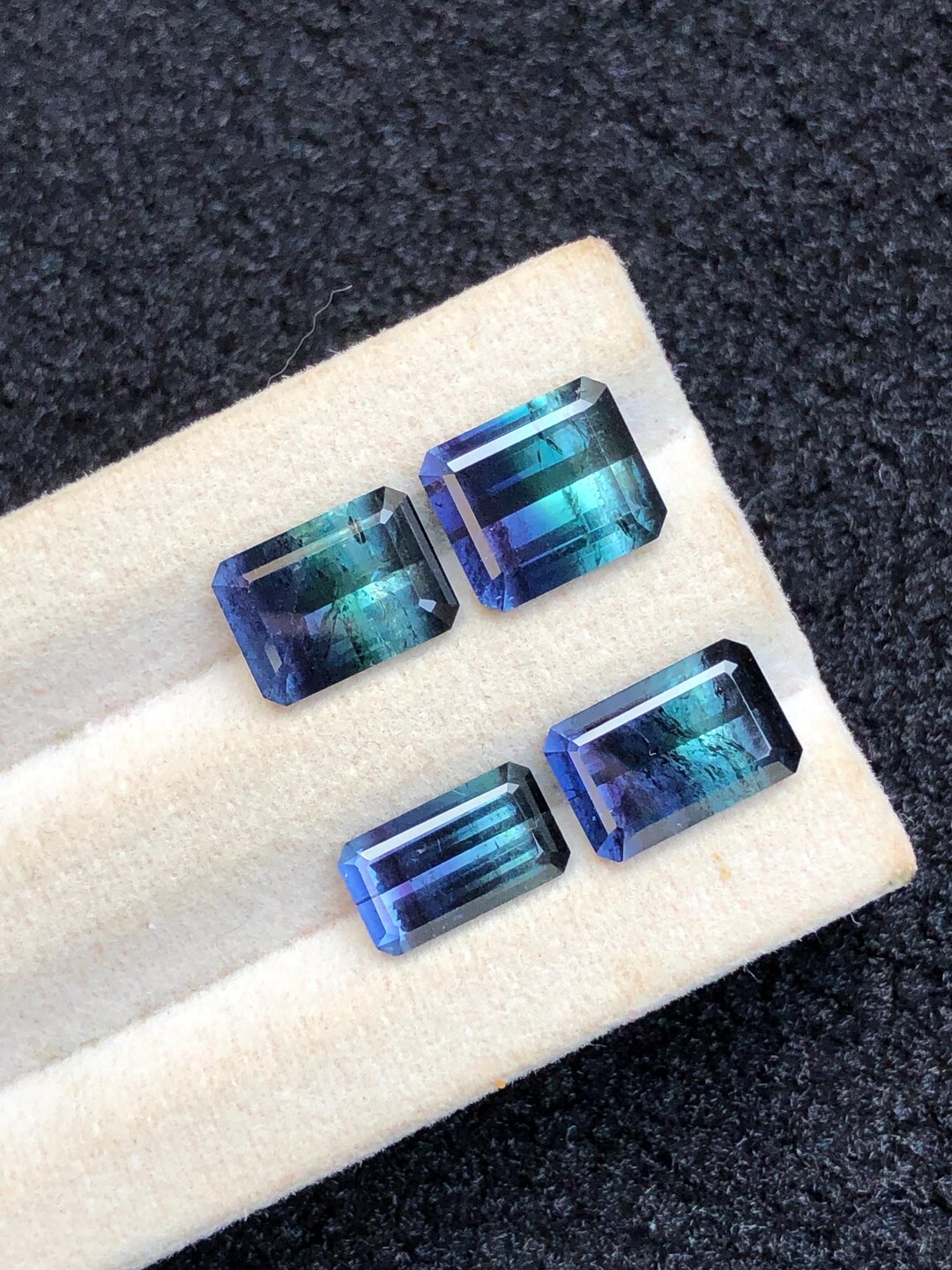 10-carats Natural Rare Combination of Ink Blue & Lagoon Blue Color ...
