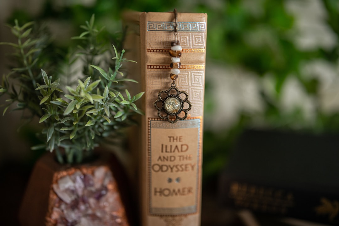 Metal Book Hook Bookmark, Bookshelf Decor - Etsy