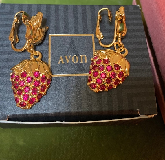 Vintage Avon Gold Strawberry Clip On Earrings in Orig… - Gem